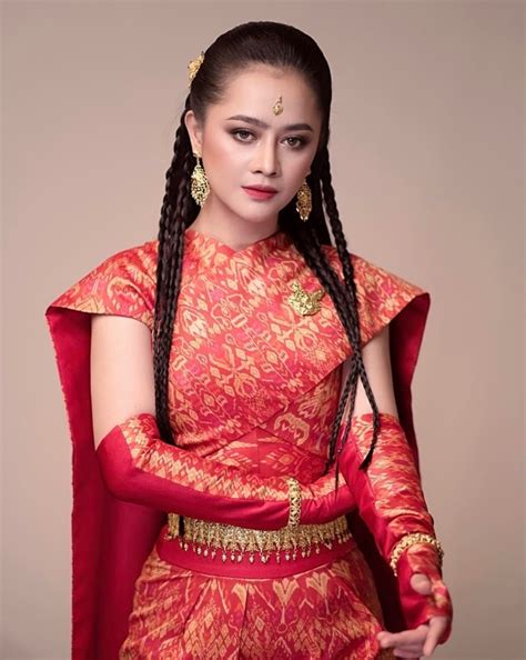 កប់ពេកហេីយ មួយឈុតនេះ ឱក សុគន្ធកញ្ញា ស្រស់ស្អាត អង្គអាចខ្លាំង Khmerload Cambodia Latest News