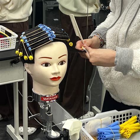 목동아뜰리에미용전문학원 🔥헤어국가자격증반 수업 모습🔥 곧 얼마남지 않은 실기 시험 준비하는 멋진 수강생분들 자격증 원패스 할 수 있도록 목동아뜰리에에서 응원하겠습니다