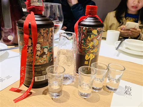 匠河坊天才酒师：聚餐时候必不可少的酱香酒 搜狐大视野 搜狐新闻