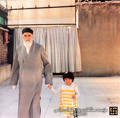 تصاویری از امام خمینی با نوه ها مؤسسه مطالعات و پژوهش‌های سیاسی