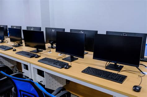 计算机辅助设计实训室 轨道交通学院