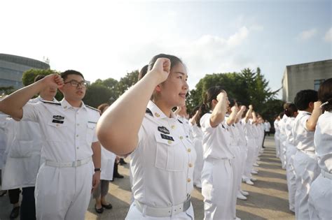 视觉 聚力健康中国 矢志强军实践 ——海军军医大学长海医院医师节庄严宣誓