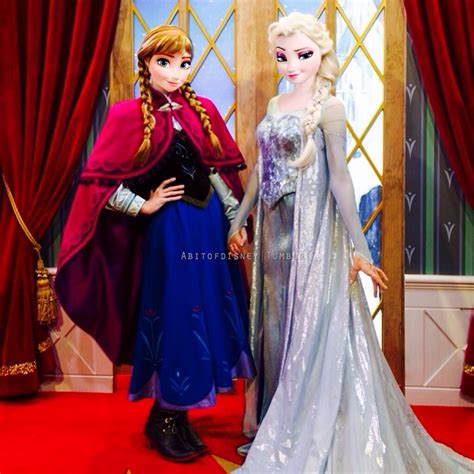 Real Life Elsa And Anna With Elsa And Annas Movie Heads