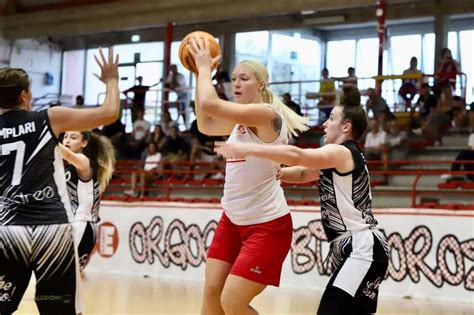 Marta Miscenko La Lettone Giramondo Fa Tappa A Empoli