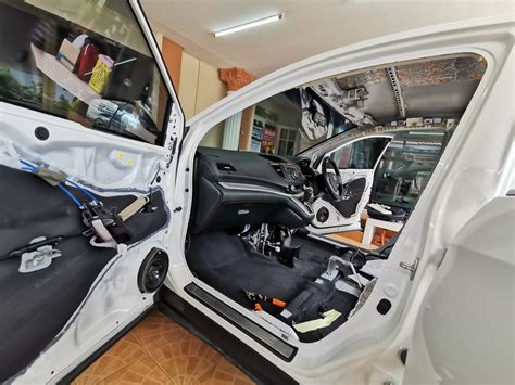 บริการติดตั้ง ยางขอบประตู ลดเสียงรบกวน และ อุปกรณ์ ประดับยนต์ ทุกชนิด Added A New Photo — At