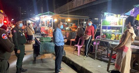 អាជ្ញាធរខណ្ឌពោធិ៍សែនជ័យ ចុះអប់រំផ្សព្វផ្សាយដល់ប្រជាពលរដ្ឋ អាជីវករ ឱ្យចូលរួមអនុវត្តន៍បម្រាមគោចរ