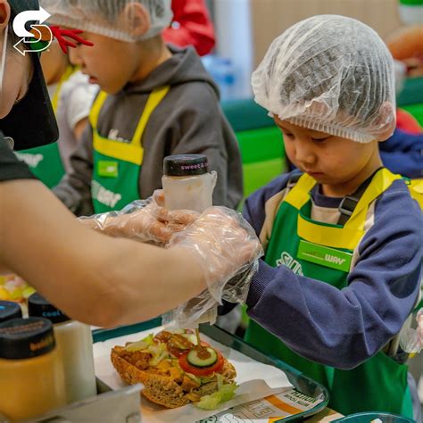 Subway Амралтын өдрөө үр бүтээлтэй дурсамжтай өнгөрүүлсэн Sub Cooking Day н анхны бяцхан