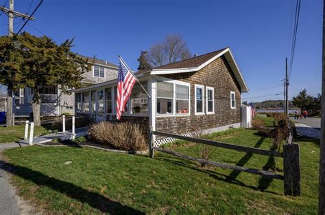 316 Circuit Ave Pocasset Ma 02559 ®