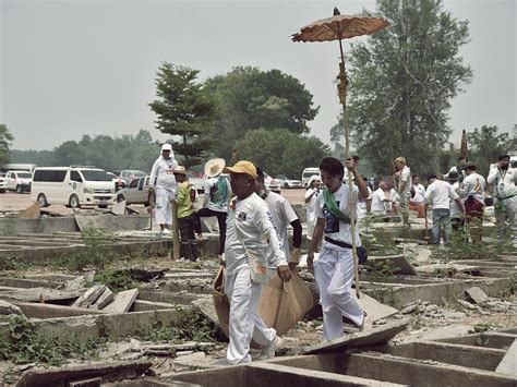 ส่องเลขเด็ดพิธีปิดป่าช้าเก็บศพไร้ญาติที่อุดรฯ ผู้แสวงบุญร่วมเก็บกระดูก 39 ศพสุดท้าย ประมวลภาพ