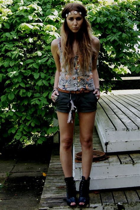 Nicola Claire Daisy Chained