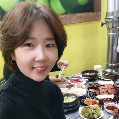 항상 만나면 즐겁고 유쾌함 오늘 주제는 여행 4명 모두 시간 맞추기는 힘들고 ㅜㅜ 담달 일본여행은 나만 빼고 가기로하고 나는 혼자 5월 올레길투어 할려고 티켓팅하고 오늘