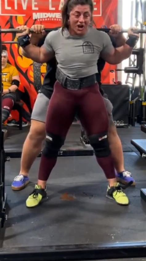 Woman Pees In Leggings At The Gym