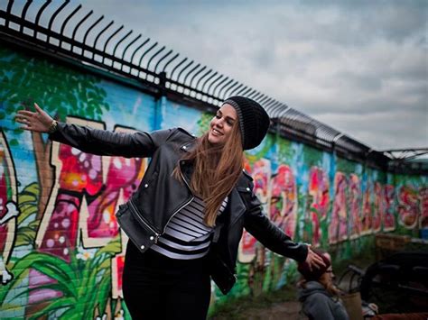 گلناز حسینی ؛ بیوگرافی مجری زیبای من و تو گلناز حسینی گلناز دی جی