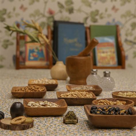 인생쌀집 현재 흑임자 서리태콩 메주콩 백미 현미 흑미 늘보리 메보리 흑보리 귀리 율무 찹쌀 쑥 등 20여 가지 곡물이 그레인뱅크에 모여 있습니다