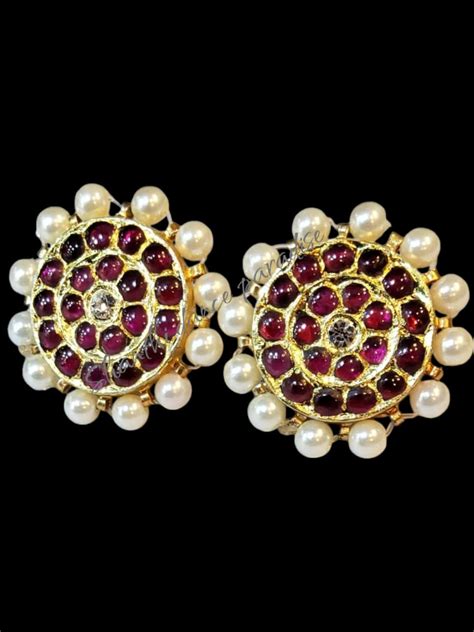 Traditional Stud Shanthi Dance