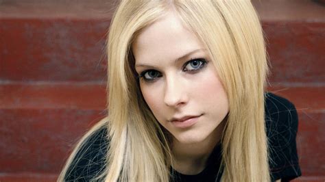 Avril Lavigne Green And Black Hair