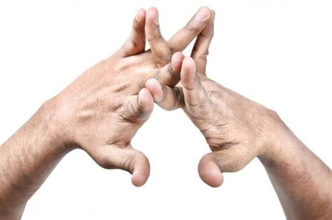 Πως γίνεται Το μικρό δάχτυλο του αριστερού χεριού αγγίζει τον παράμεσο του δεξιού χεριού Το