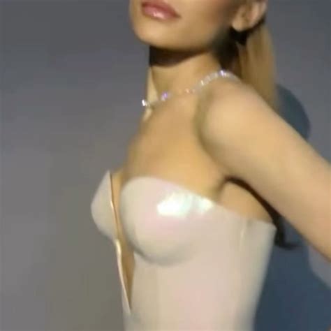 Arianagrandebutera Divino Feminino Ariana Grande