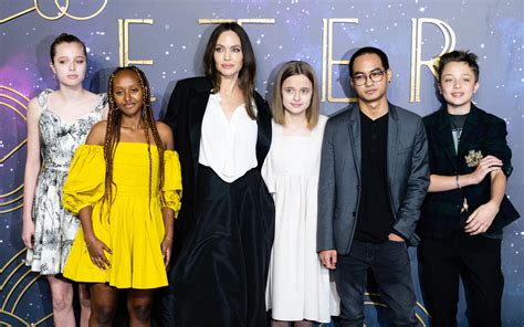 Knox And Vivienne Brad Pitt And Angelina Jolies 16 Year Old Twins