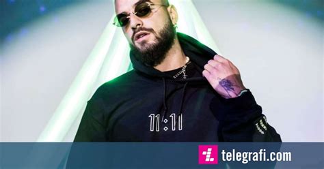 Maluma Receives Criticism After Kissing His Mother On The Lips Telegrafi Telegrafi