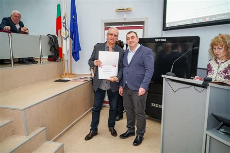 В МУ Плевен отличиха най изявените преподаватели за 2022 година Darik Bg