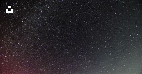 별과 달이 있는 밤하늘 사진 Unsplash의 무료 우주 이미지