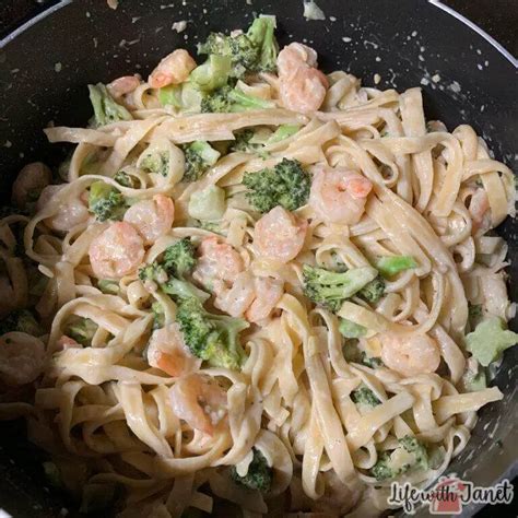 One Pan Shrimp Fettuccine Alfredo