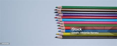흰색 배경에 그리기와 색칠을 위한 색연필 색연필로 만든 피규어 학용품 0명에 대한 스톡 사진 및 기타 이미지 0명 개념 개체 그룹 Istock