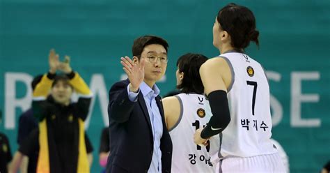 박지수 37점 20리바운드 Kb 우리은행 꺾고 챔피언 결정전 1승1패