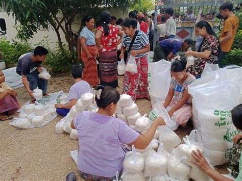 စလင်းမြို့နယ်တွင် ဒေသခံပြည်သူများအား စားနပ်ရိက္ခာထောက်ပံ Information And Public Relations