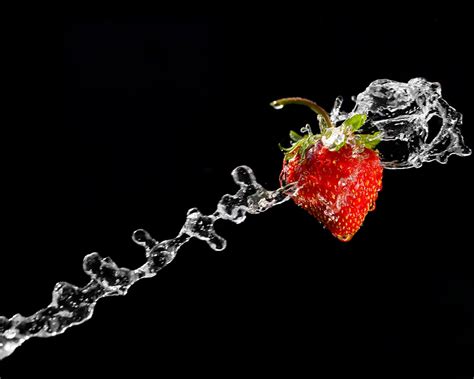 빨간 딸기 물 얼룩 확대 배경 화면 1280x1024 배경 화면 다운로드