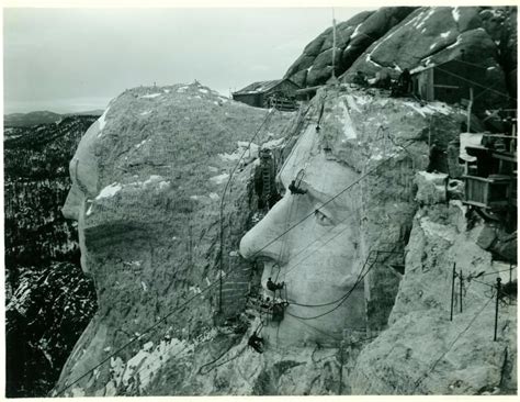 Mount Rushmore And Brave Workers 20 Amazing Photographs Of The Mount