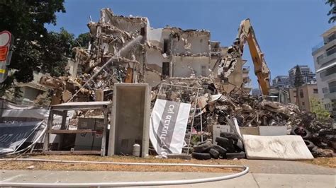 חברת מטרופוליס הרסה את הבניינים ברחוב לואי מרשל 41 בתל אביב Youtube