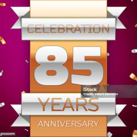 현실적인 85 85 년 기념일 축 하 디자인 실버 및 골든 리본 보라색 배경에 색종이 생일 파티에 대 한 화려한 벡터 템플릿 요소입니다 애니 버서 리 리본 0명에 대한 스톡