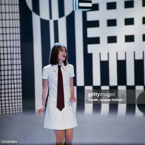 Sandie Shaw 1960s Photos And Premium High Res Pictures Getty Images