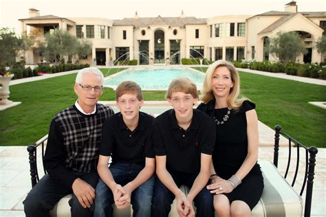 鸭蛋姐🎏 On Twitter 你一定是没看过我的七哥看房系列推。 你发的是2019年12月七哥在亚利桑那凤凰城看的房。后面是凤凰城的驼背山。 这房的地址在图一的网址里可以找到。 你po的