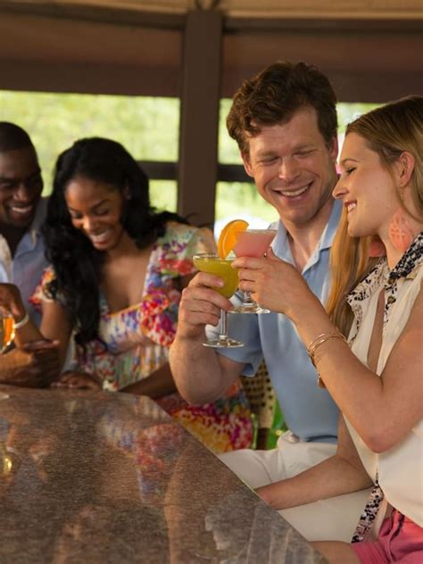 Tanlines Bar And Grill Paradise Stream Resort