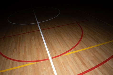 나무 바닥 농구 배드민턴 풋살 핸드볼 배구 축구 축구 코트 실내 나무 바닥에 마킹 라인이있는 스포츠 홀의 나무 바닥 체육관 코트 농구 팀 스포츠에 대한 스톡 사진 및 기타