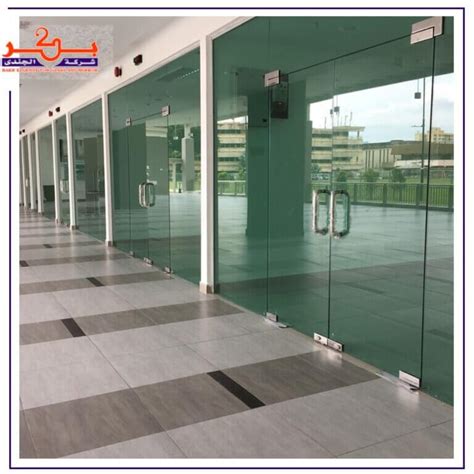 ابواب زجاج سيكوريت مميزاتها، تصنيعها، وأشكالها دليل شامل شركة بكر الجندي
