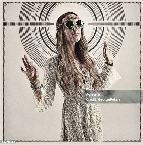 하프톤 패턴 배경 및 빈티지 효과 머 금고 Boho 히피 여자 정신적 지도자 한 명의 여자만에 대한 스톡 벡터 아트 및 기타 이미지 한 명의 여자만 히피 25 29세