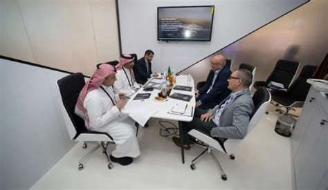 saudi industry minister discusses localizing smart solutions for mining
