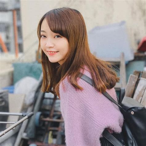 然後他就一整個傻眼說「我等你很久欸」 然後硬推我申請另一張卡 我當下心想 哇你一直有生意這樣子情勒我好嗎？ 但我就想算了 畢竟他某程度上真的在等 而且我不使用就算了 最後就硬頭皮填資料申請