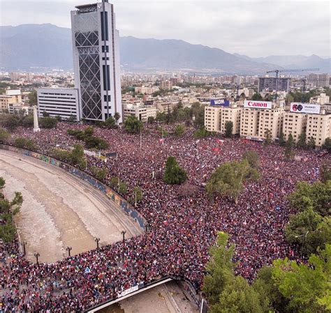 Proteste In Cile Le Foto Della Manifestazione A Santiago Diventano Virali