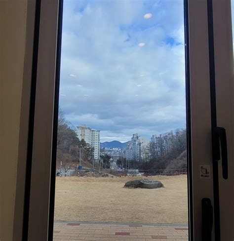 Happy 길에서 길을 발견하다 ※탈무드에는 이런 대목이 있습니다 인간의 몸에는 여섯 개의 소용되는 부분이 있다 그중에서 셋은 자신이 지배할 수 없지만