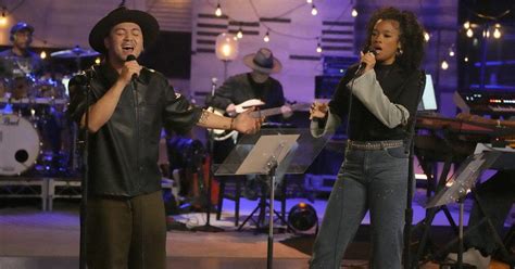 Uticas Sofronio Vasquez Wins Battle Round On The Voice