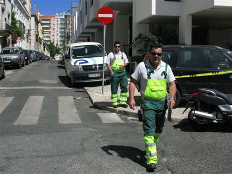 Instante Fatal Carro Da Emel Multa Em Cima Do Passeio