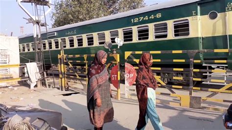 Beautiful Scene Fareed Express Train Passing From Mailsi Gateway