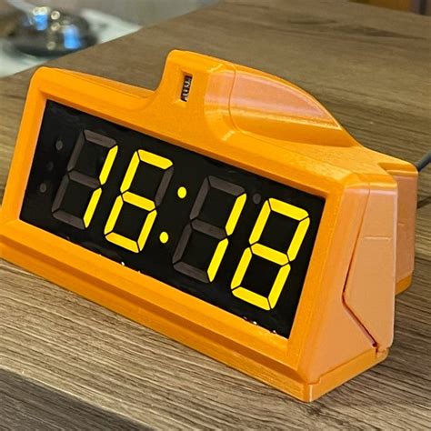 minimalistic ntp synchronized desktop clock