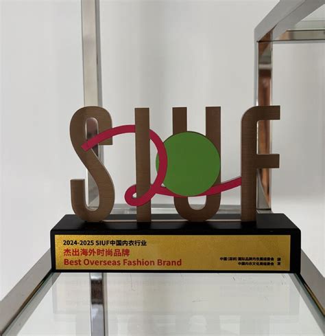 🏆 Otrzymaliśmy Nagrodę Siuf Best Overseas Fashion Brand Podczas Gali