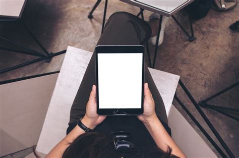 Premium Photo Woman Using Mockup Tablet